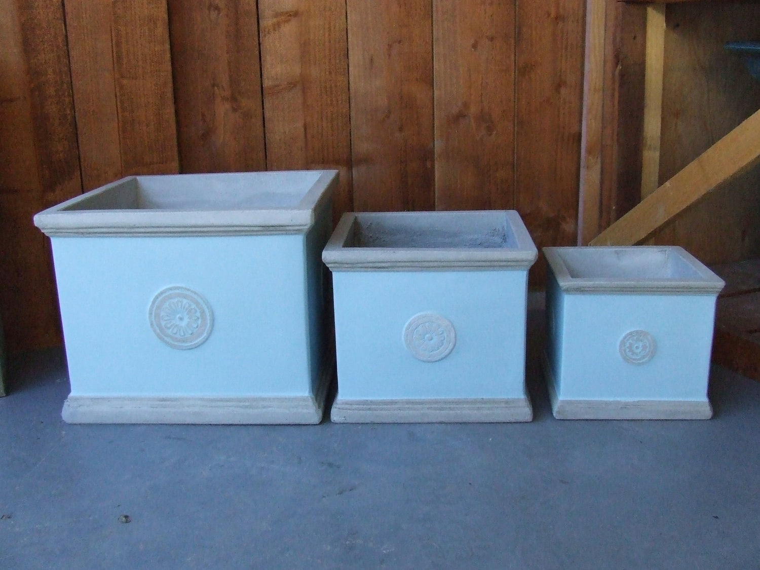 Low Square Pot & Badge 28cm x 26cm – Monahans Fuels and Garden Centre